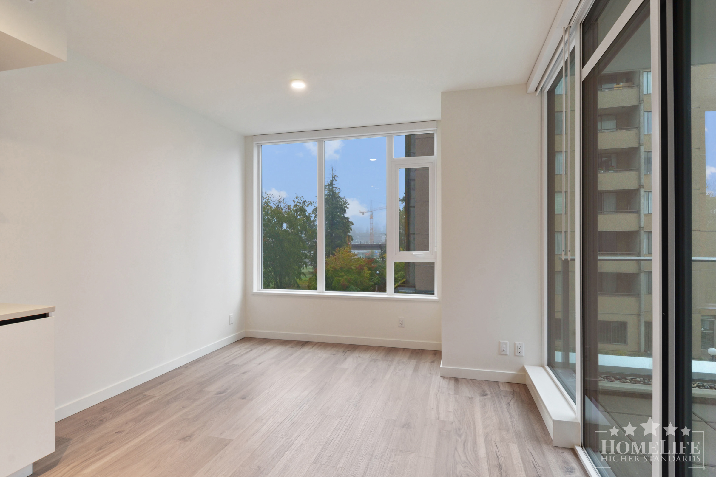 303 10448 University Dr, Surrey, BC